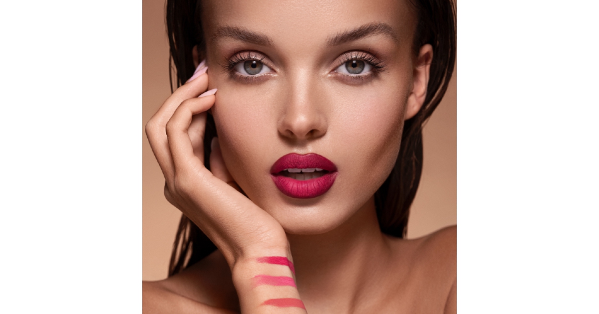 ANNA ZAK | קולקציית איפור של אנה זק | Sacara